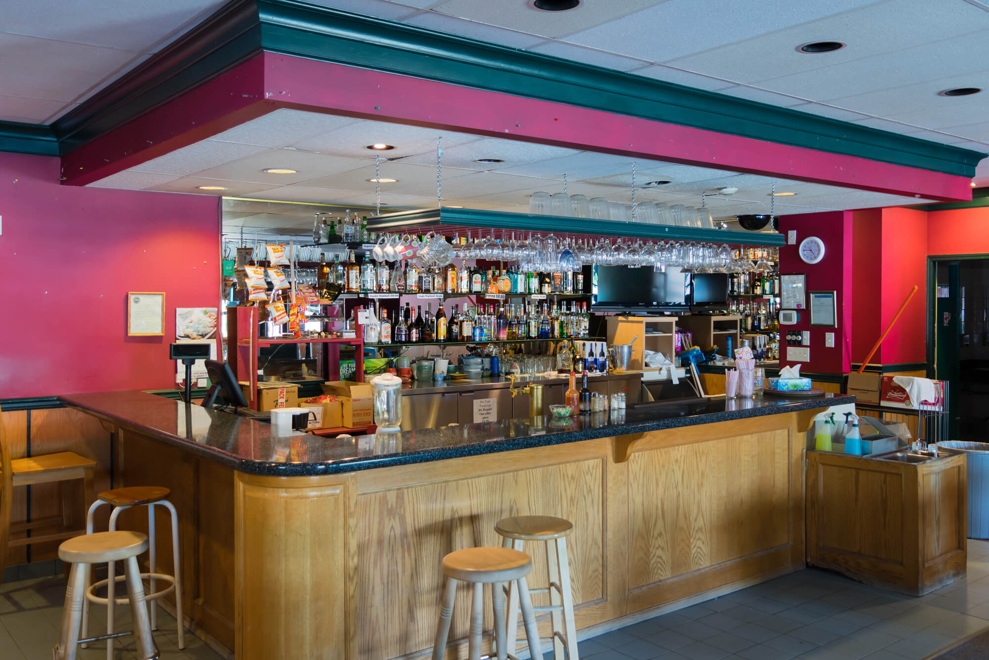 28 Inn Road House Pub - District of New Hazelton